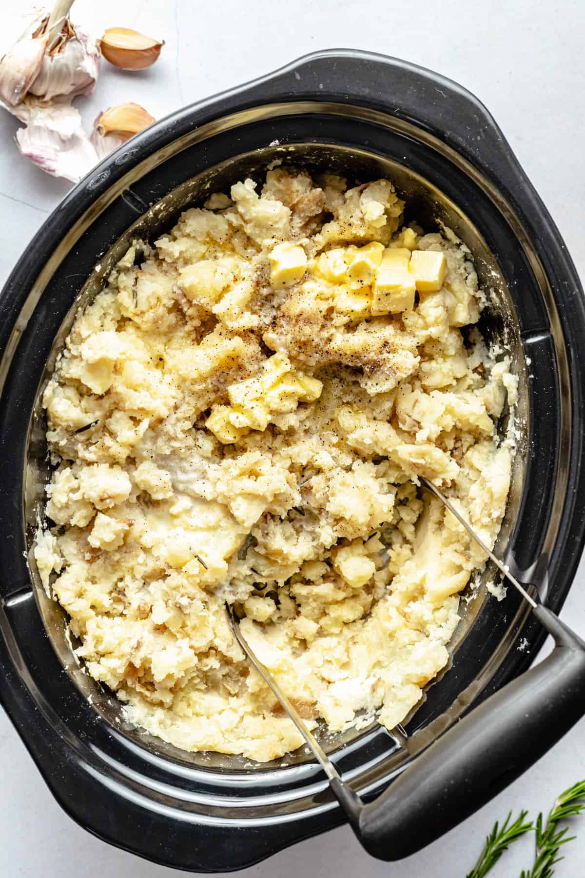 Creamy Slow Cooker Garlic Mashed Potatoes - All the Healthy Things